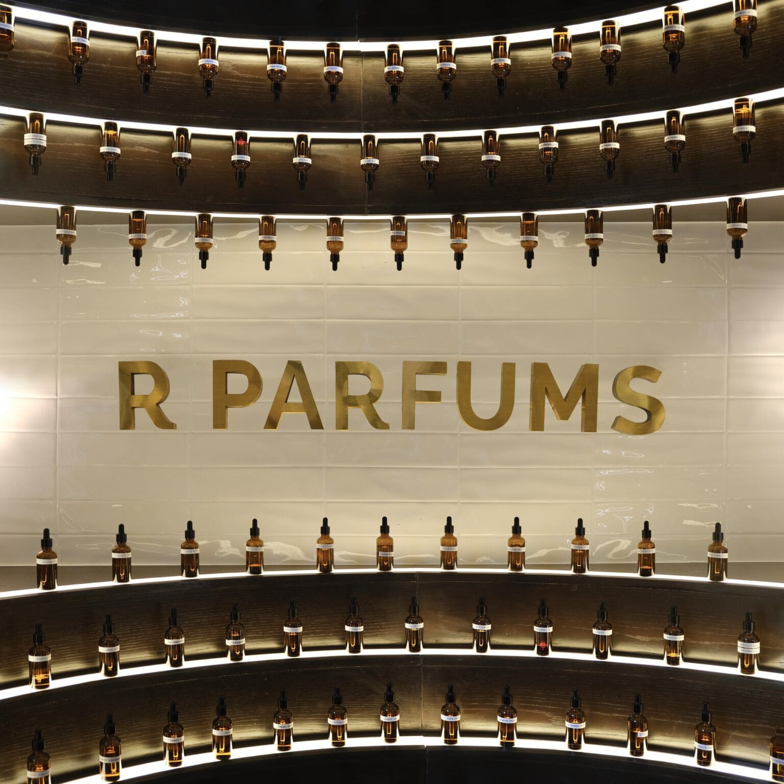 Nước Hoa Niche Nghệ Thuật - R Parfums by Rei Nguyen